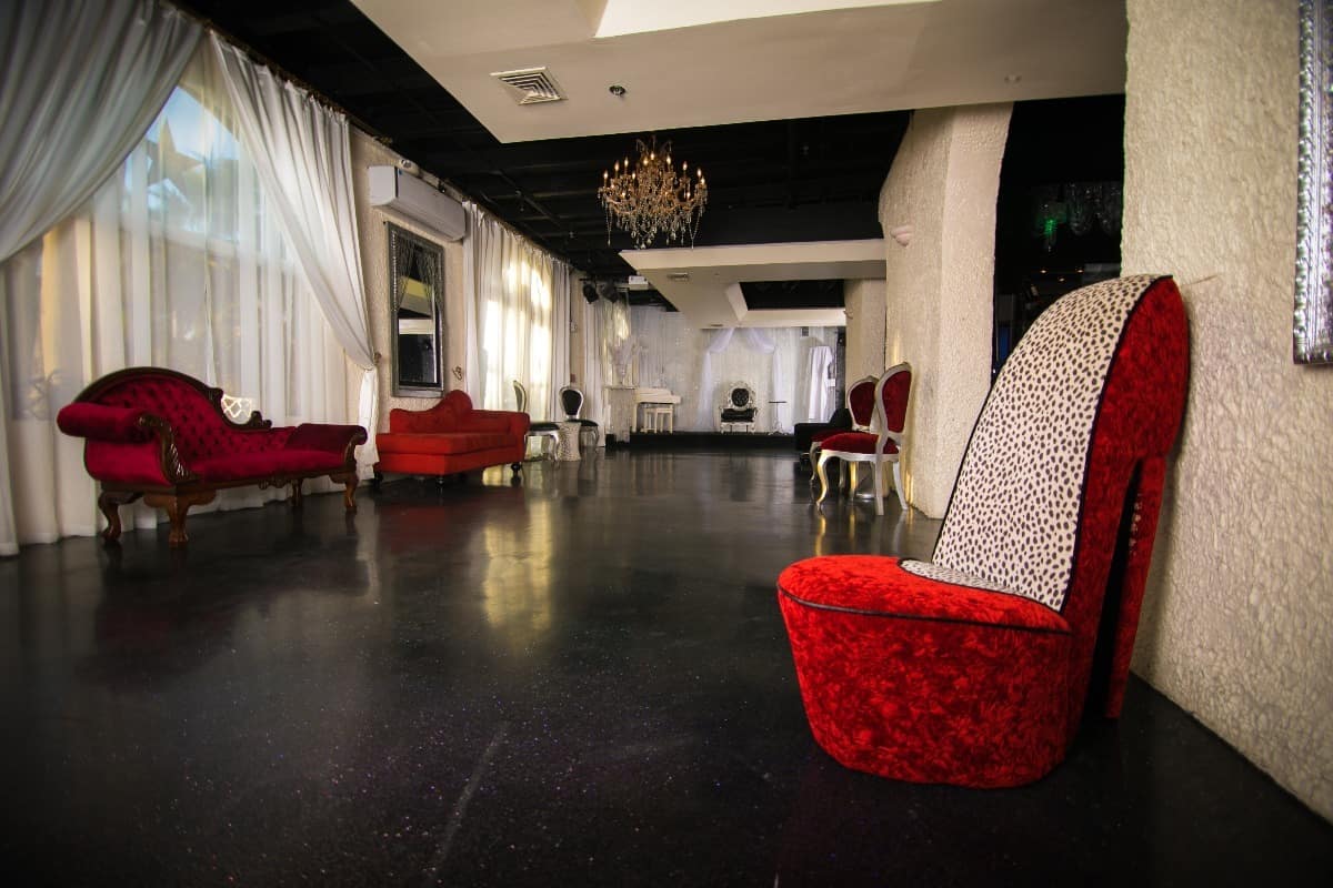 How to Plan an Epic Surprise Party: A Step-By-Step Guide - Peerspace