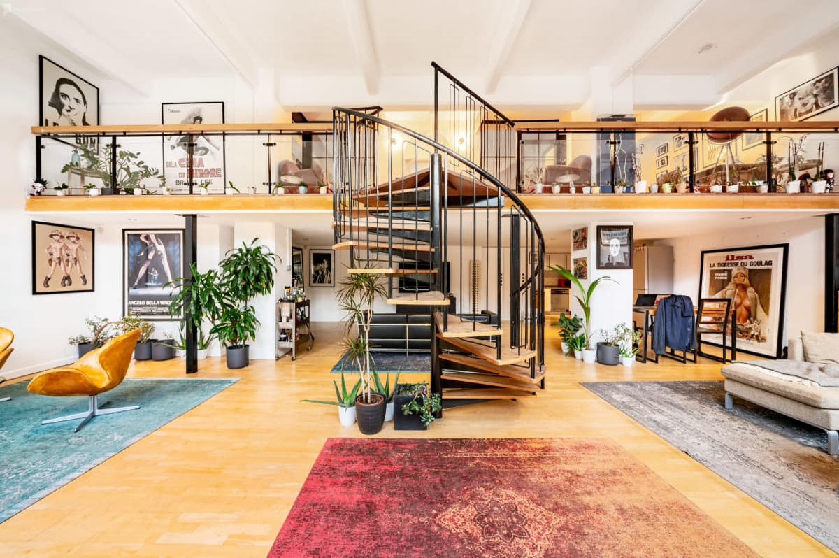 What Is An Eye Level Shot? - Peerspace