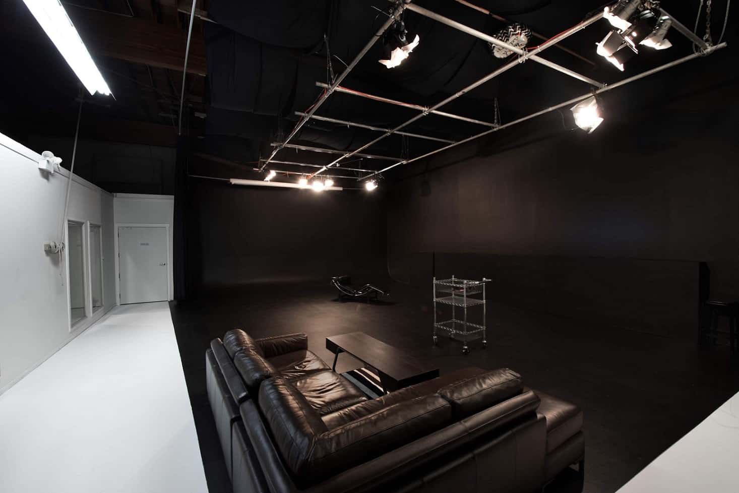 Chiaroscuro Lighting in Film: What to Know (2025) - Peerspace