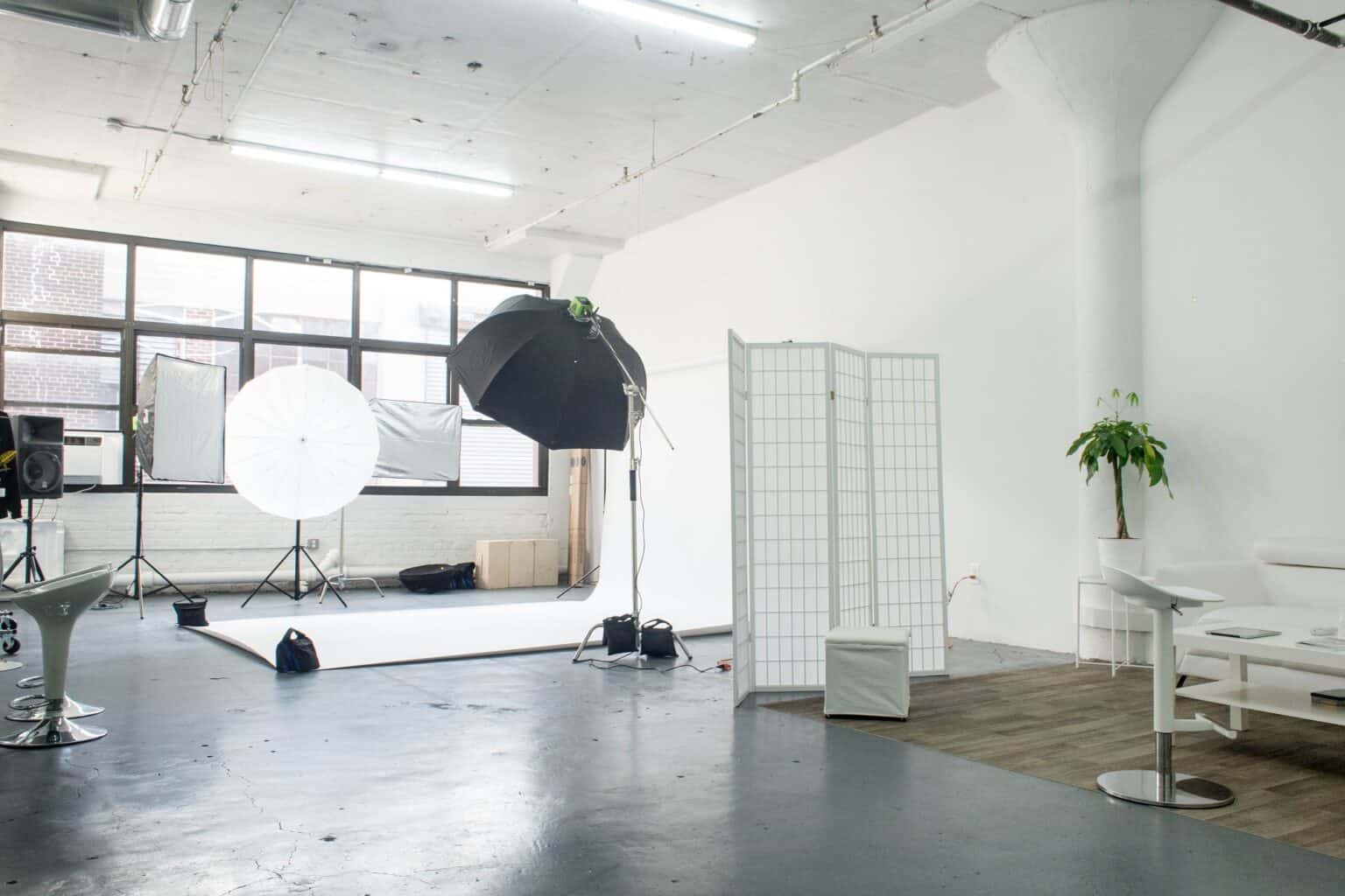 13 Inside Photoshoot Ideas That’ll Pop on the ‘Gram - Peerspace