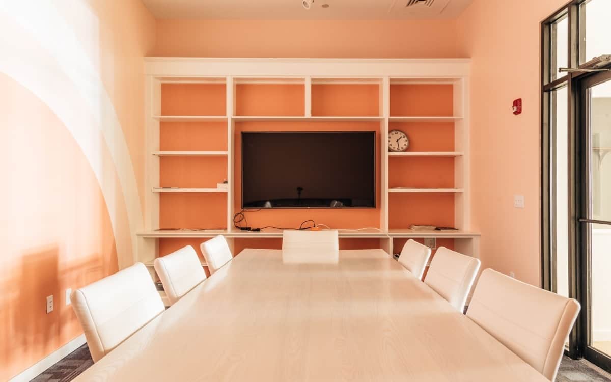 How Much Does it Cost to Rent a Hotel Meeting Room? - Peerspace