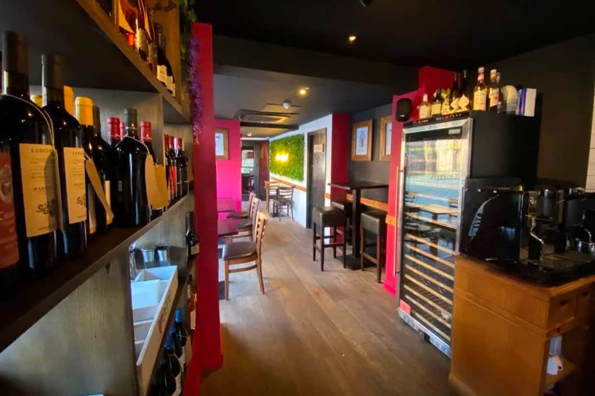 12 Memorable Class Reunion Ideas - Peerspace