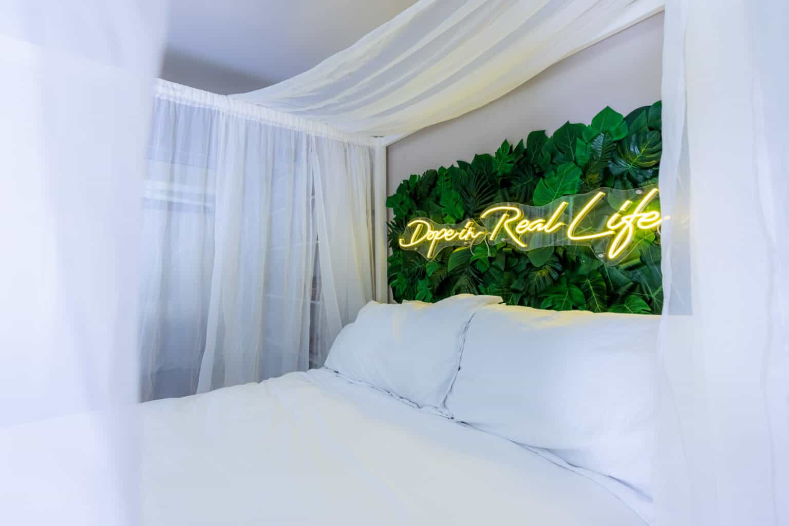 10 Throwback '90s Photoshoot Ideas - Peerspace