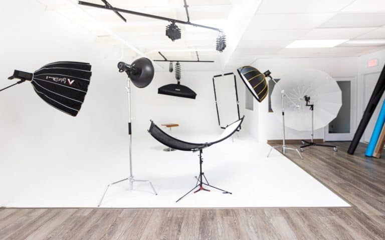 Light Box Photography: What To Know & How To Nail It - Peerspace