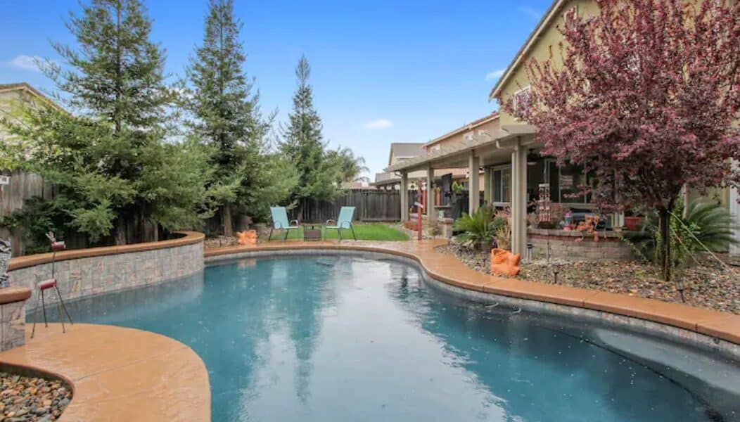 Here’s Where To Rent A Pool By The Hour This Summer - Peerspace