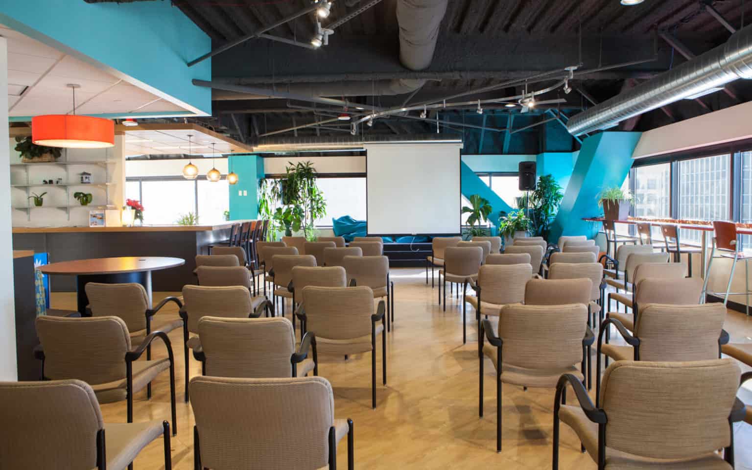 8 Great Staff Training Ideas to Motivate Your Team - Peerspace