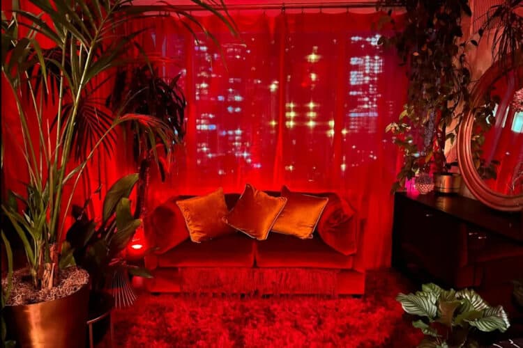 11 Beautiful Wedding Anniversary Photoshoot Ideas (2025) - Peerspace