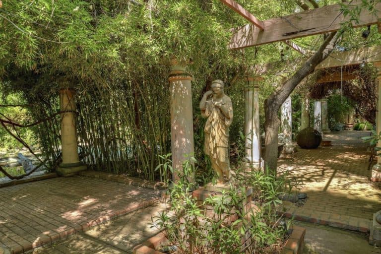 11 Creative Nature Photoshoot Ideas - Peerspace