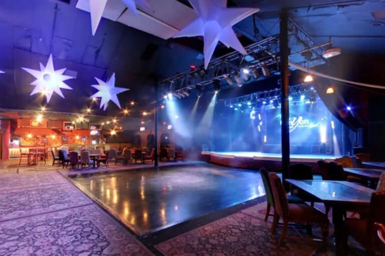 13 Blue Themed Party Ideas For Adults - Peerspace