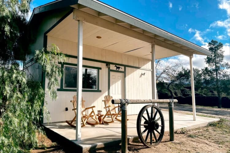 12 Gorgeous Western Photoshoot Ideas (2025) - Peerspace