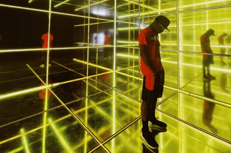 11 Creative Studio Shoot Ideas for the Coolest Photos - Peerspace