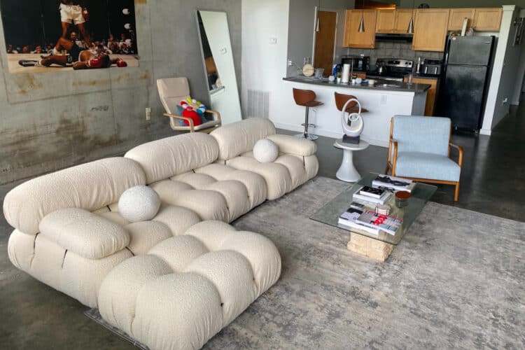 11 Beautiful Couch Photoshoot Ideas For Every Aesthetic - Peerspace