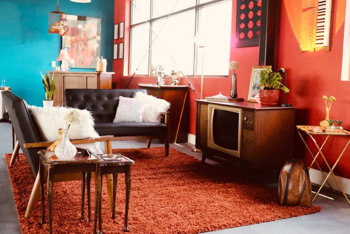 12 Wow-Worthy Retro Photoshoot Ideas - Peerspace