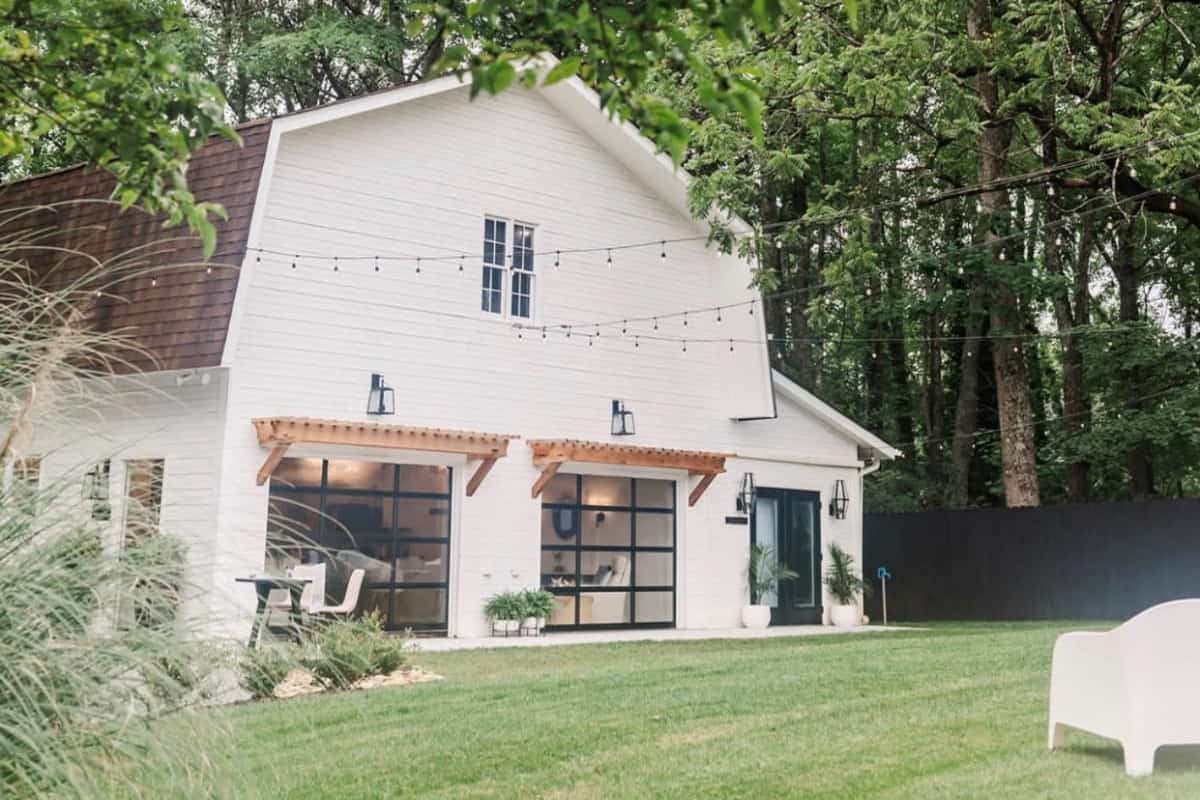 12 Unique June Wedding Ideas: From Venues To Decor & Beyond - Peerspace