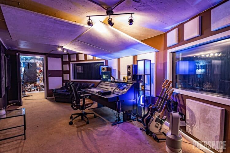 The 9 Best Graduation Photoshoot Ideas in Chicago - Peerspace