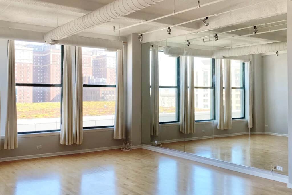 12 Inspired Mirror Photoshoot Ideas - Peerspace