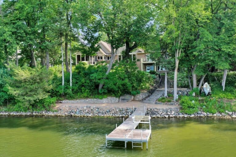 12 Beautiful Lake Photoshoot Ideas - Peerspace