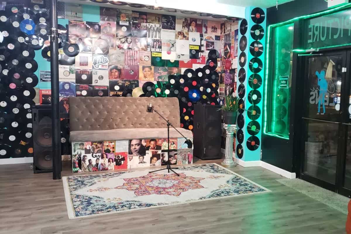 12 Cool Photoshoot Ideas At Home For Instagram - Peerspace