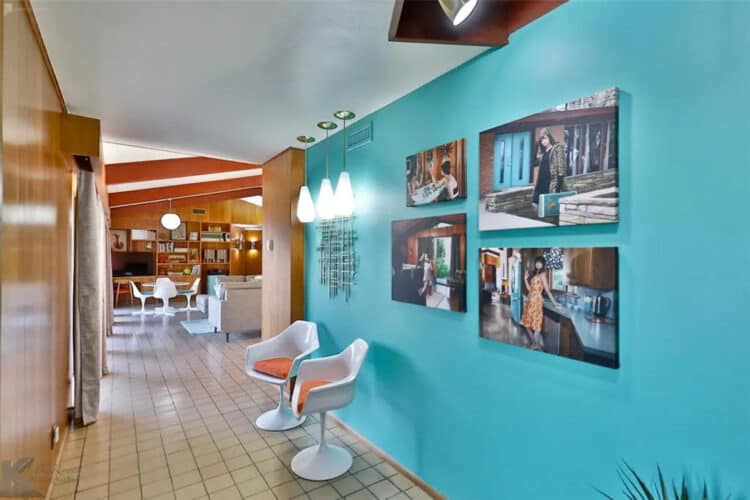 12 Wow-Worthy Retro Photoshoot Ideas - Peerspace