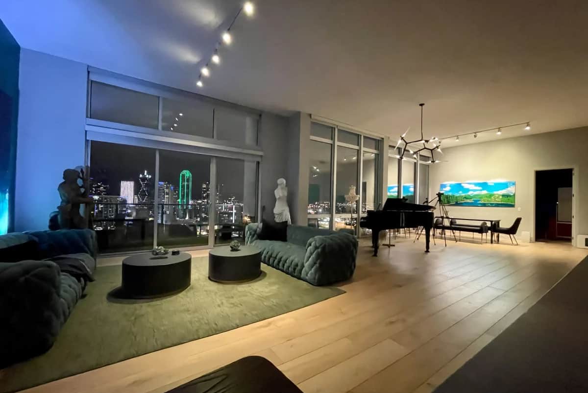 11 Unique Art Show Display Ideas - Peerspace