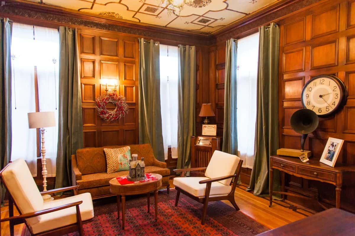 13 Fabulous Murder Mystery Party Ideas - Peerspace