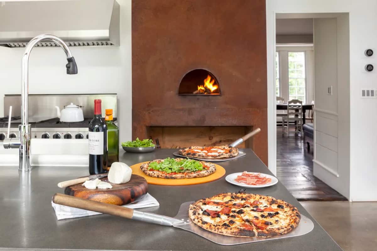 12 Creative Pizza Party Ideas For Adults - Peerspace