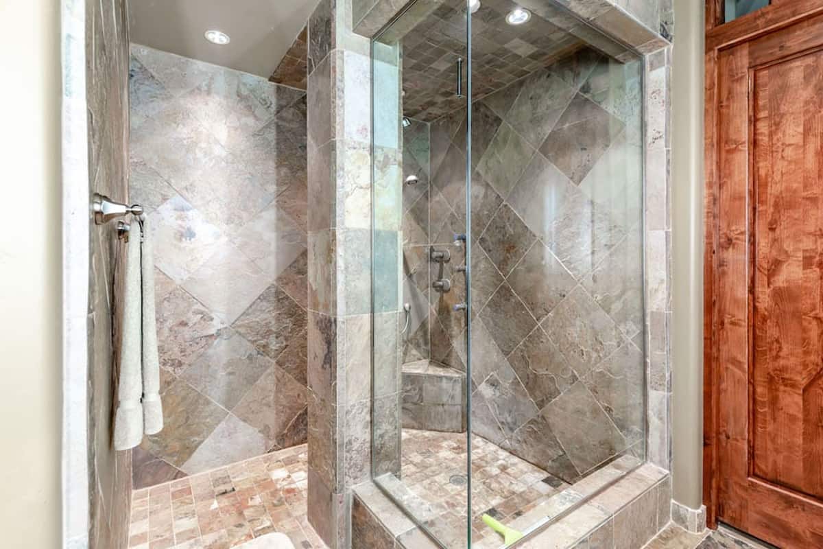 13 Creative Shower Photoshoot Ideas - Peerspace