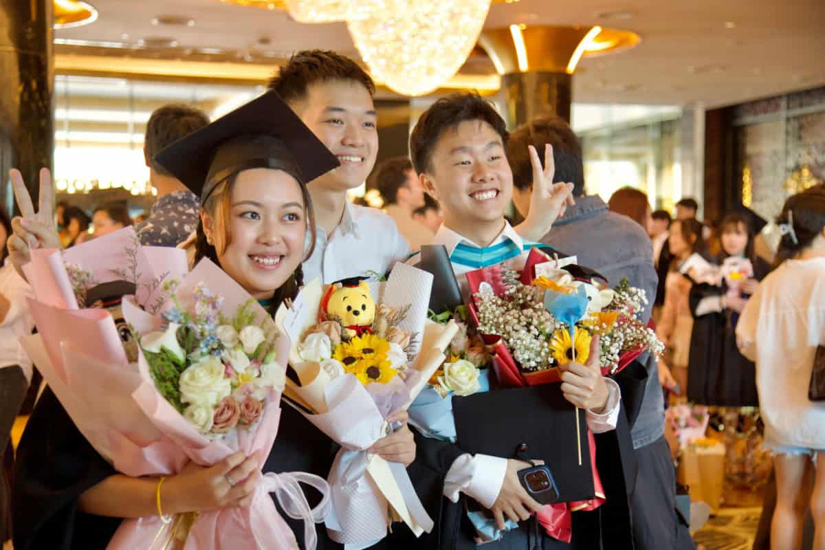 How to Plan the Perfect Graduation Party (2026) - Peerspace