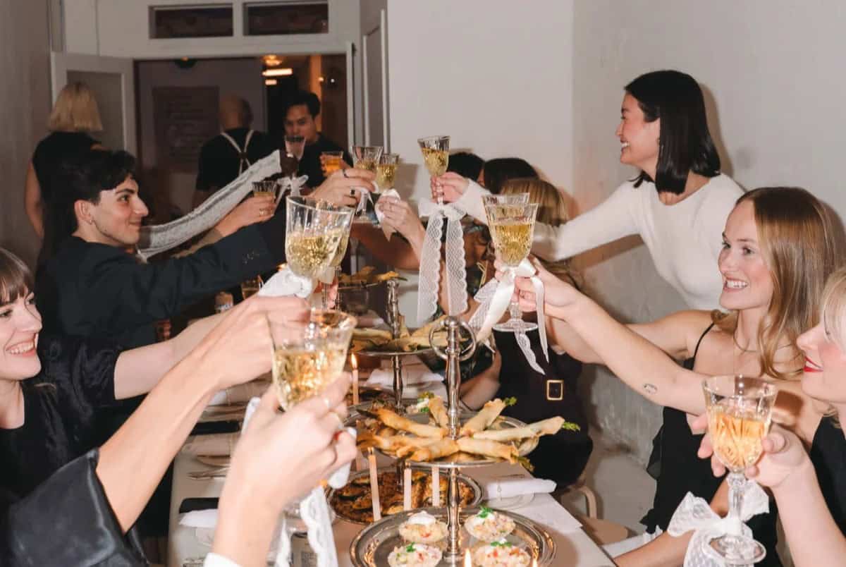 How to Plan a Memorable Dinner Party (2026) - Peerspace