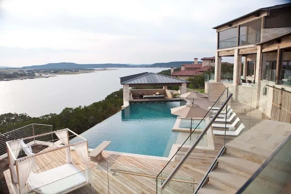 12 Creative Water Photoshoot Ideas - Peerspace