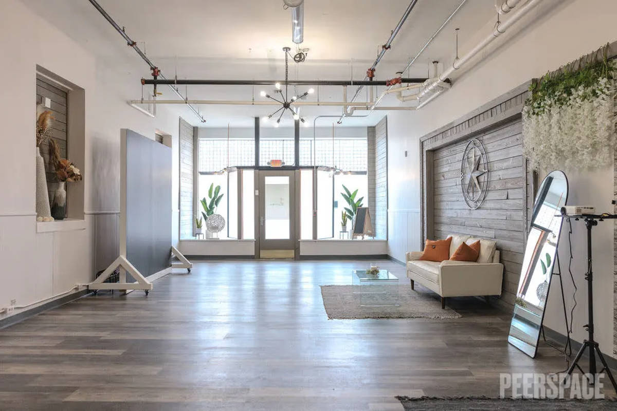 11 Unique Art Show Display Ideas - Peerspace