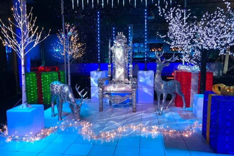 14 Merry Indoor Christmas Photoshoot Ideas - Peerspace