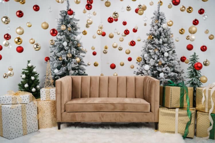 14 Merry Indoor Christmas Photoshoot Ideas - Peerspace