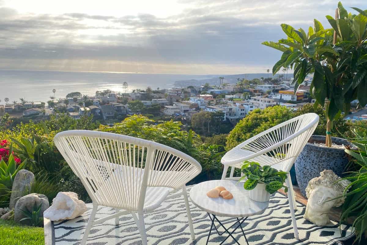 10 Creative Beach Photoshoot Ideas For Summer (2025) - Peerspace