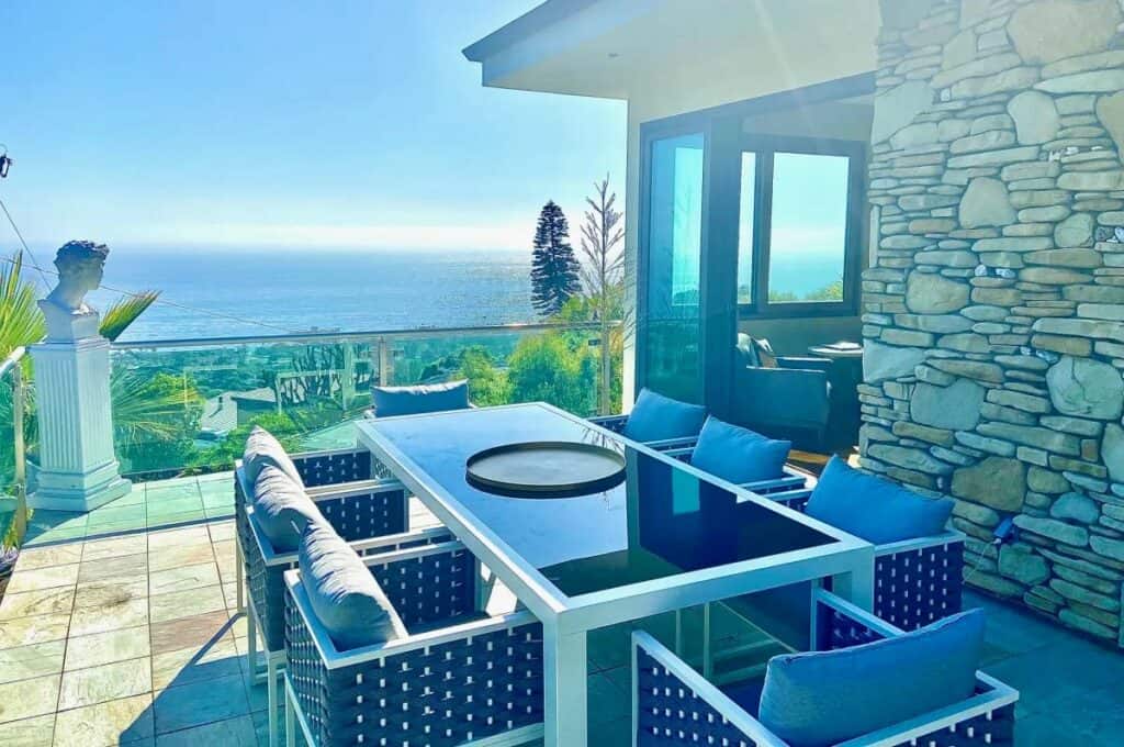 11 Creative Beach Photoshoot Ideas For Summer - Peerspace