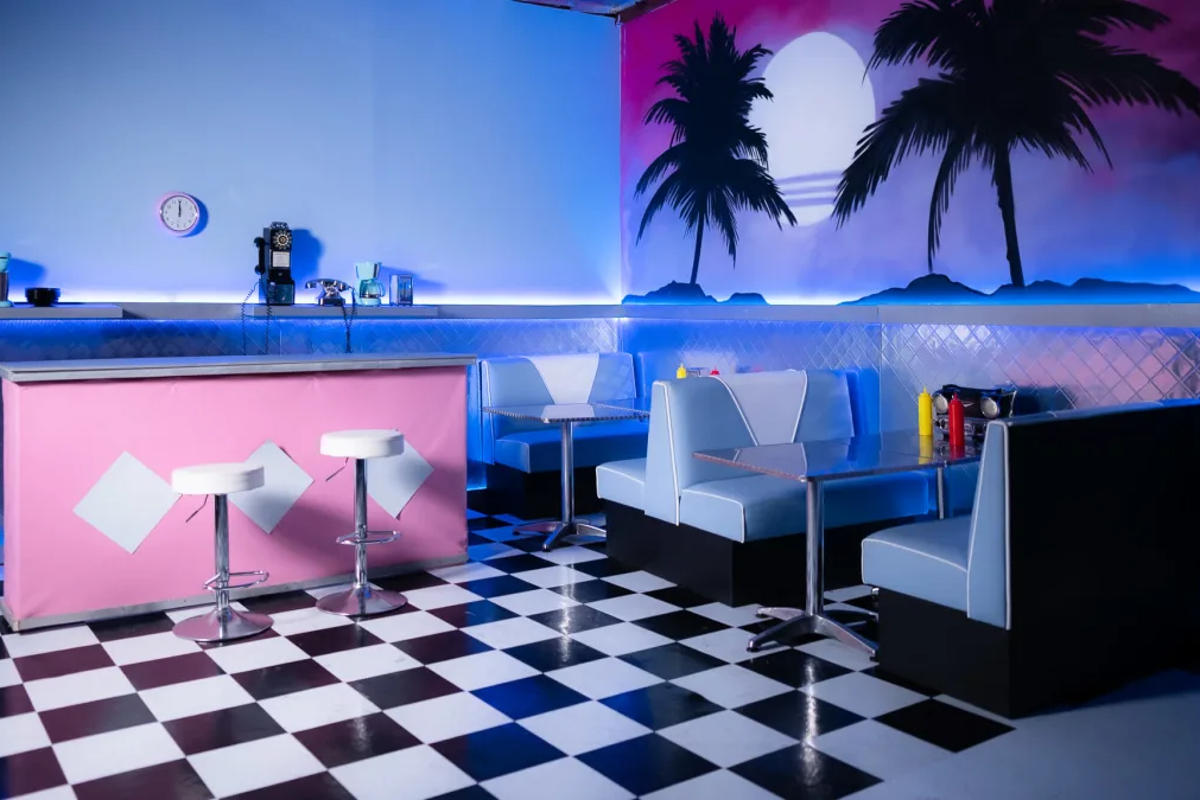 12 Awesome Vintage Photoshoot Ideas (2024) - Peerspace