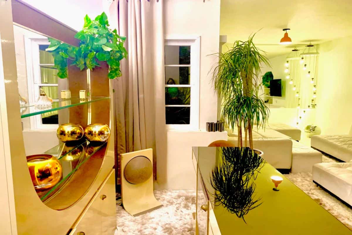 10 Groovy 70s Photoshoot Ideas - Peerspace