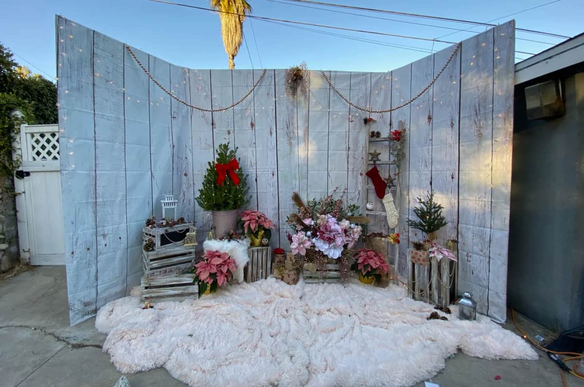 13 Creative Outdoor Christmas Photoshoot Ideas - Peerspace