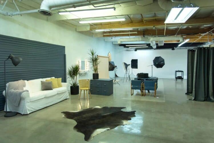 12 Studio Photoshoot Ideas in Los Angeles - Peerspace