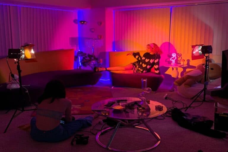 10 Groovy 70s Photoshoot Ideas - Peerspace