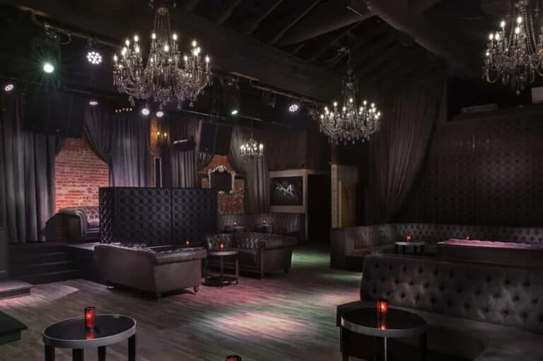 15 Chic All Black Party Ideas For Your Event - Peerspace