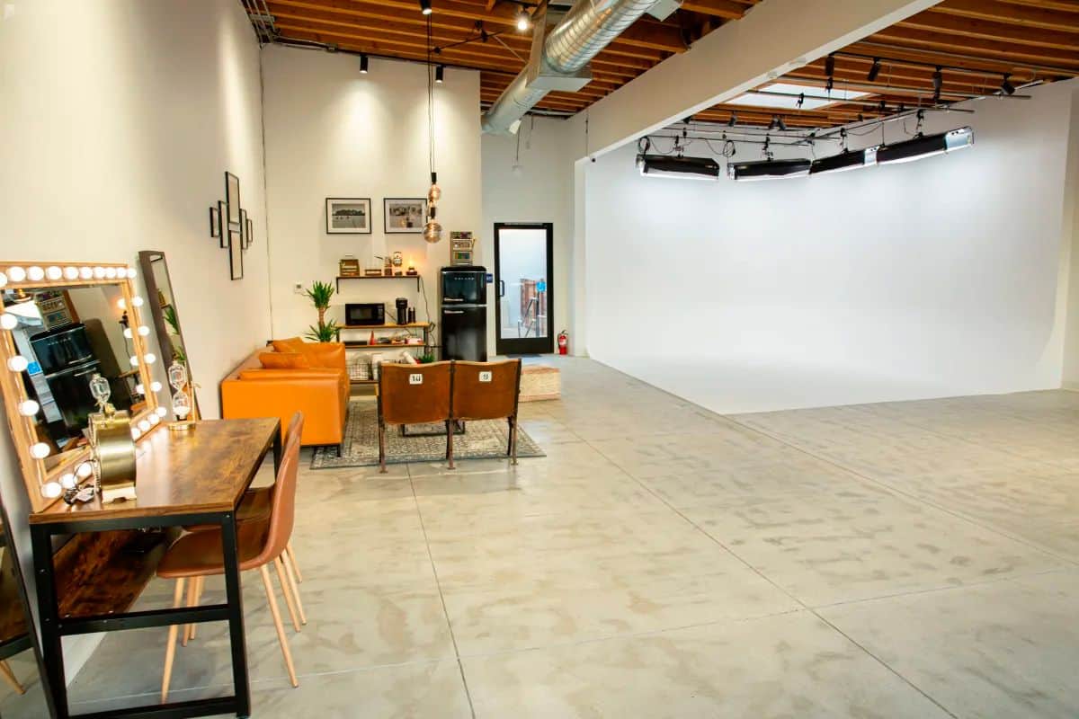 12 Studio Photoshoot Ideas in Los Angeles - Peerspace