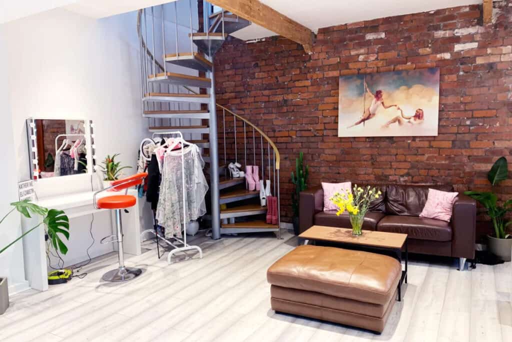 12 Gorgeous Indoor Photoshoot Locations in Manchester, UK - Peerspace