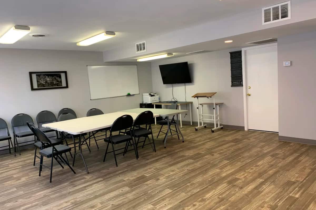 How Much Does it Cost to Rent a Focus Group Room? (2025) - Peerspace