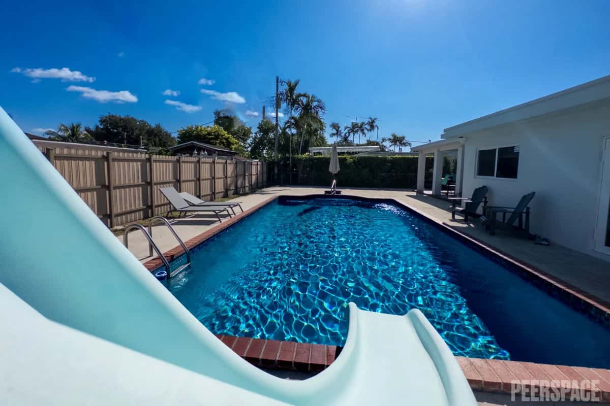 14 Creative Pool Party Decoration Ideas - Peerspace