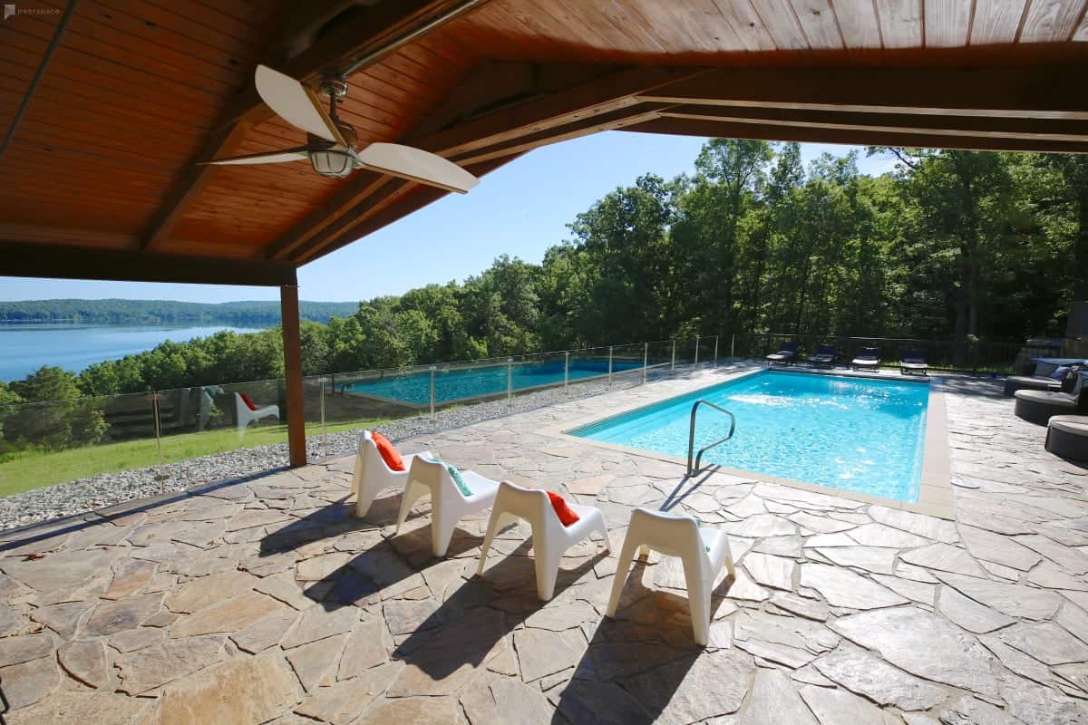 13 Fun Pool Photoshoot Ideas - Peerspace