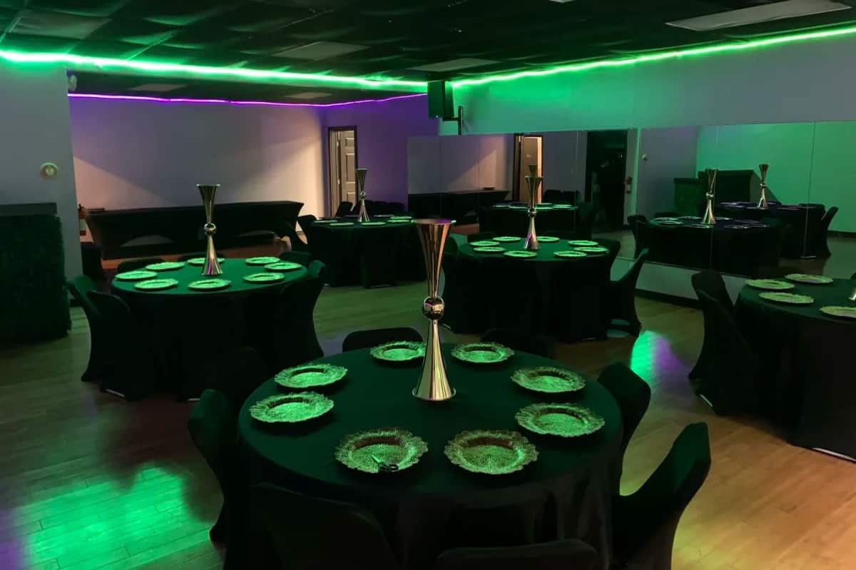 11 Festive Christmas Eve Party Ideas - Peerspace