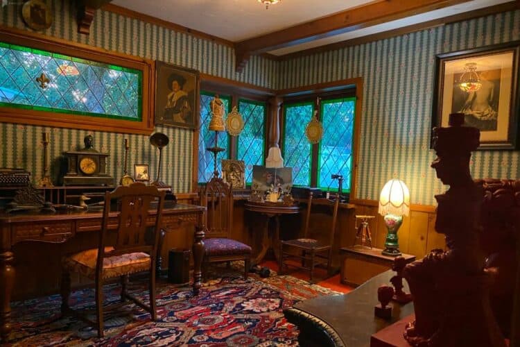 13 Unique Decades Party Ideas For All Eras (2025) - Peerspace