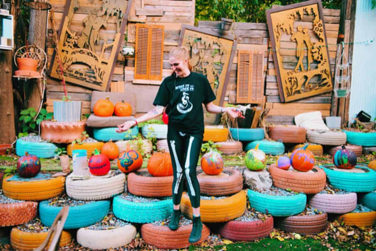 13 Fun, Festive October Photoshoot Ideas For Spooky Season - Peerspace