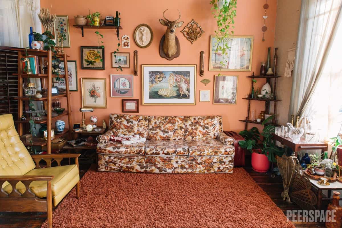 15 Awesome Vintage Photoshoot Ideas - Peerspace